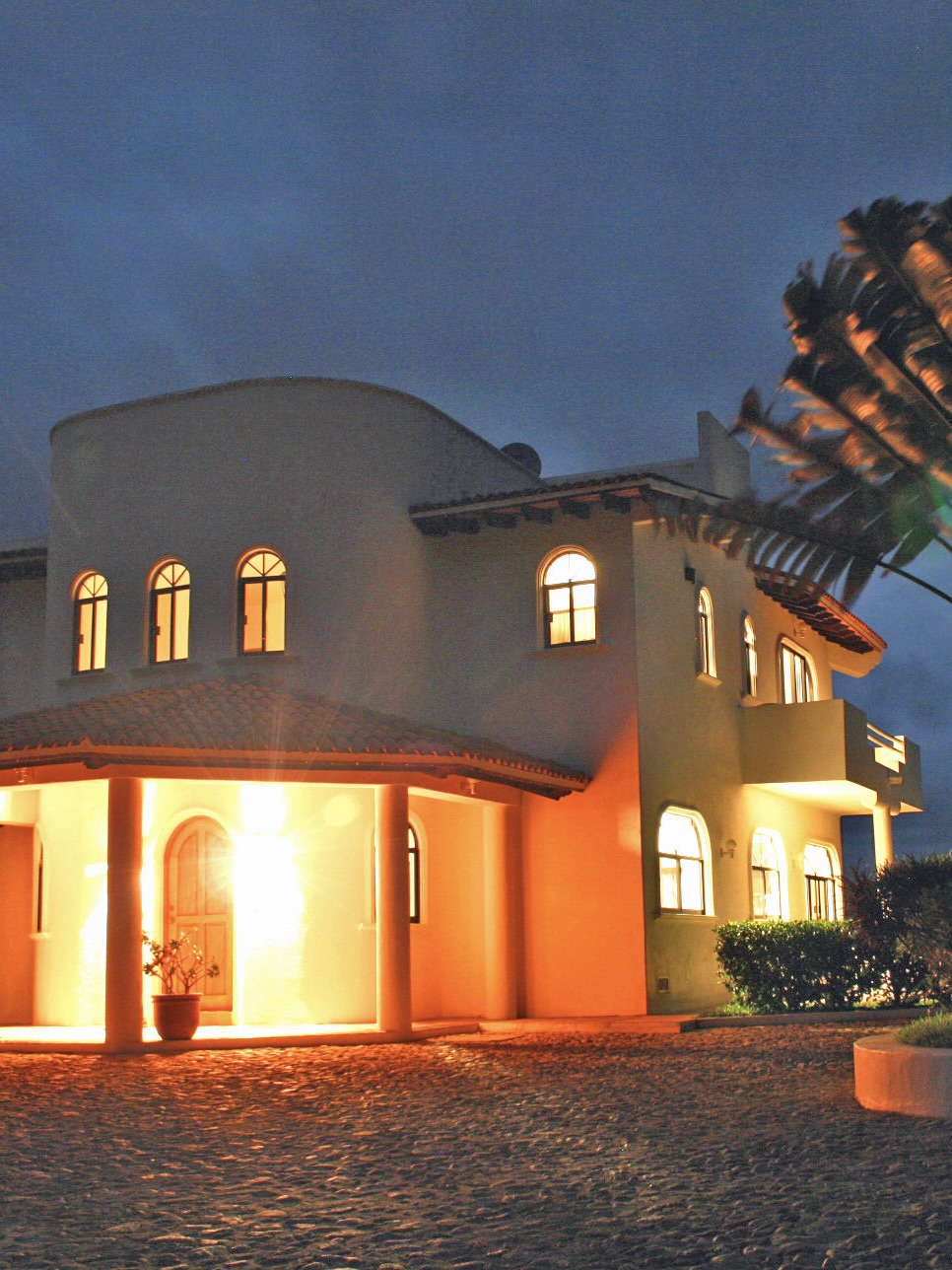 Gallery | Casa Melissa: Oceanfront Villa with Infinity Pool & Tennis Court